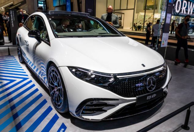 Mercedes, Circulor to track EV battery emissions with blockchain ...