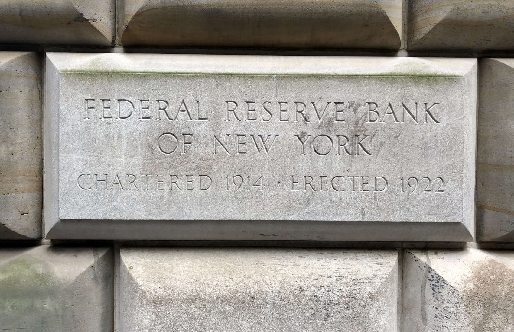 Federal Reserve Fed Unity Cracks As Inflation Rises And Officials