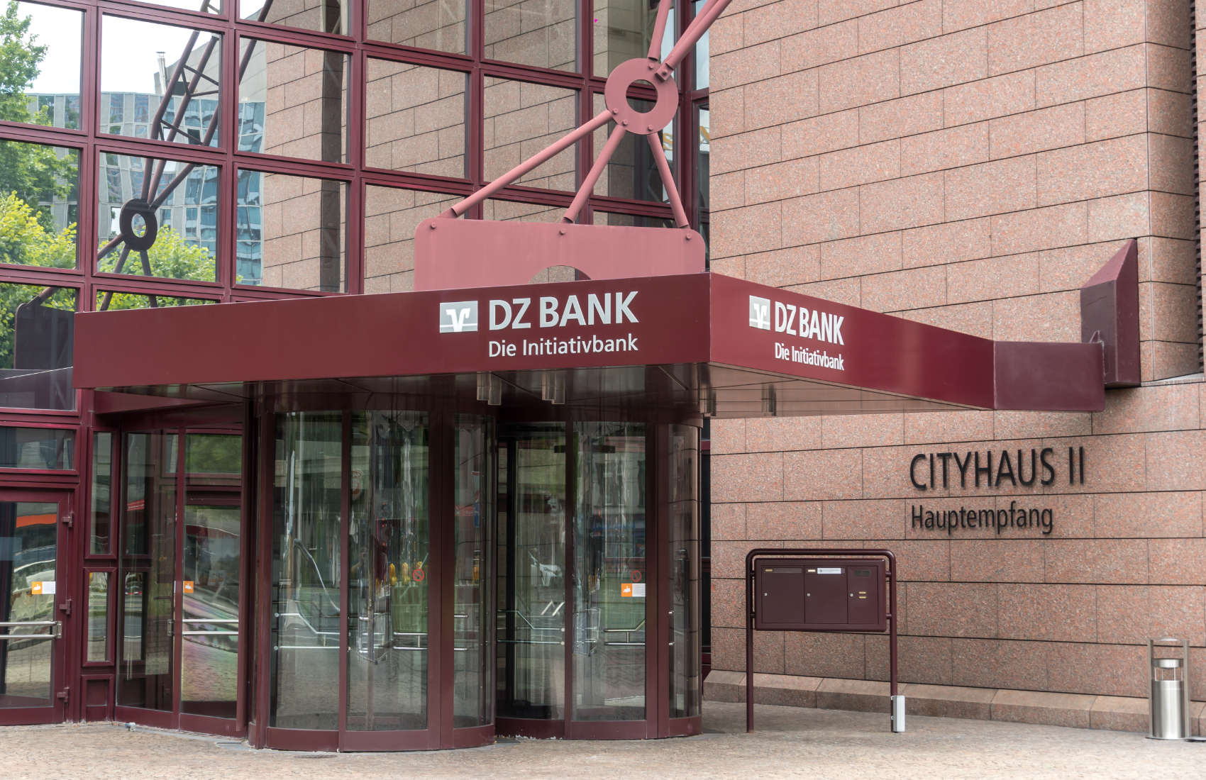 DZ Bank, ABN AMRO execute on-chain smart derivative contract - Ledger ...