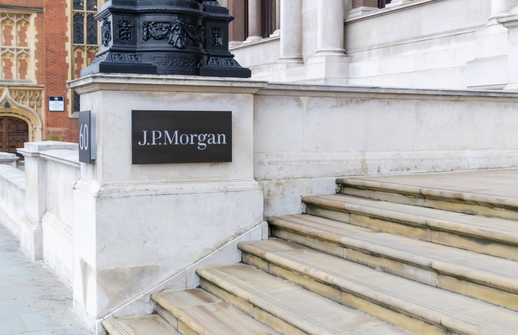JP Morgan's DLT payments gain traction with 8 major MENA banks - Ledger ...
